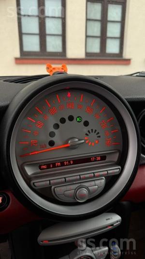 Red MINI One 2009 in Jelgava, with an engine capacity of 1.60 L and mileage of 335 thousand km for 2450 €, photo 15 on AUTOMOTO.COM.LV