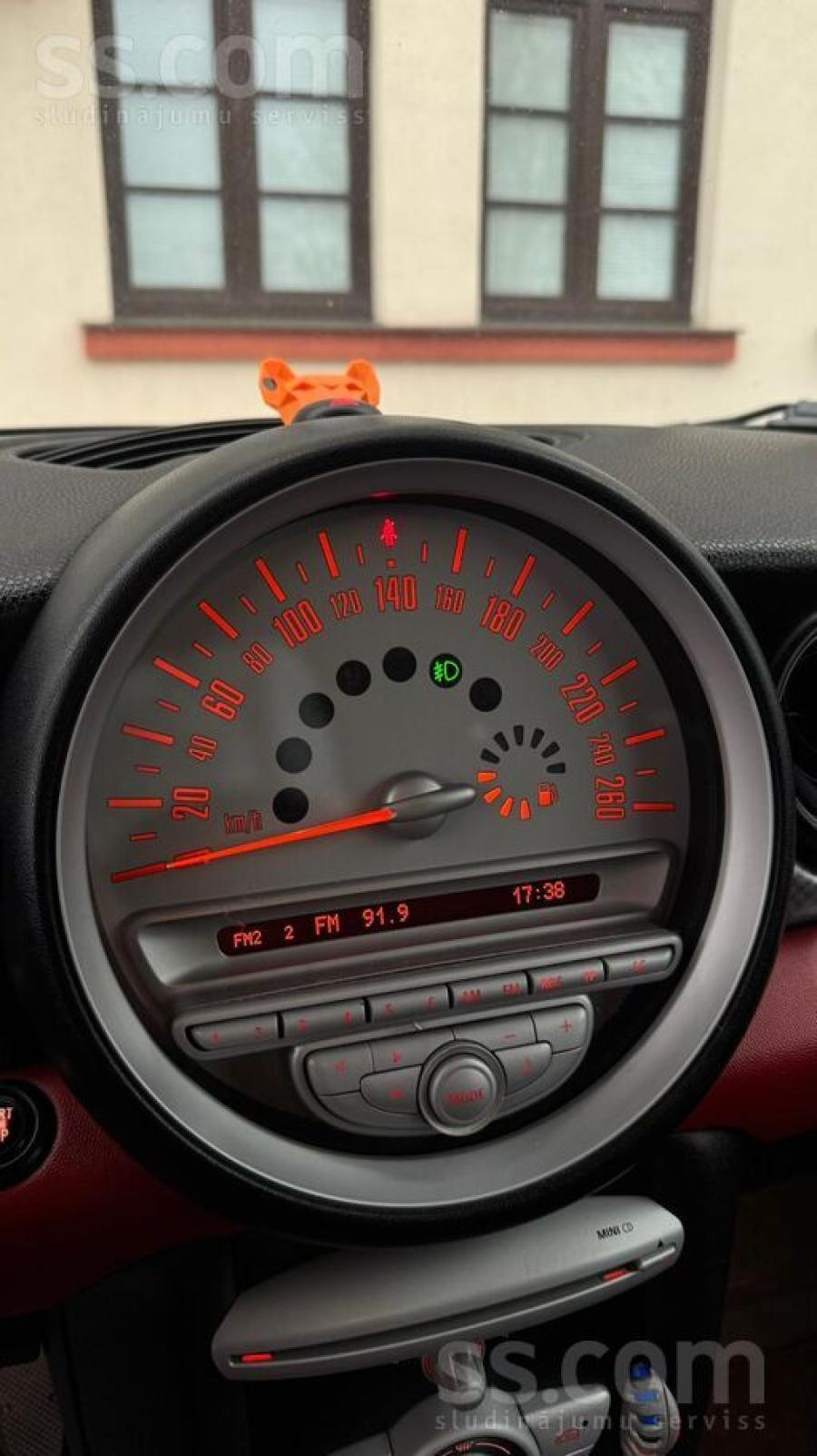 Red MINI One 2009 in Jelgava, with an engine capacity of 1.60 L and mileage of 335 thousand km for 2450 €, photo 15 on AUTOMOTO.COM.LV