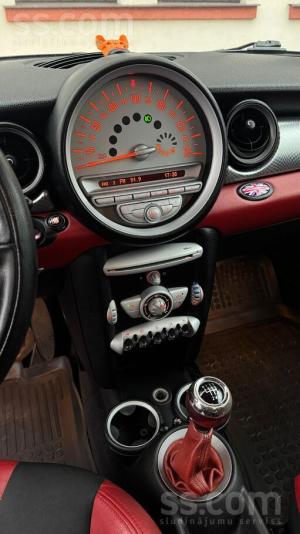 Red MINI One 2009 in Jelgava, with an engine capacity of 1.60 L and mileage of 335 thousand km for 2450 €, photo 16 on AUTOMOTO.COM.LV
