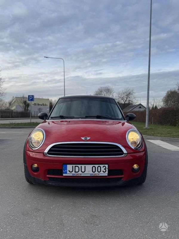 Red MINI One 2010 in Kretinga, with an engine capacity of 1.56 L and mileage of 319 thousand km for 3000 €, photo 1 on AUTOMOTO.COM.LV