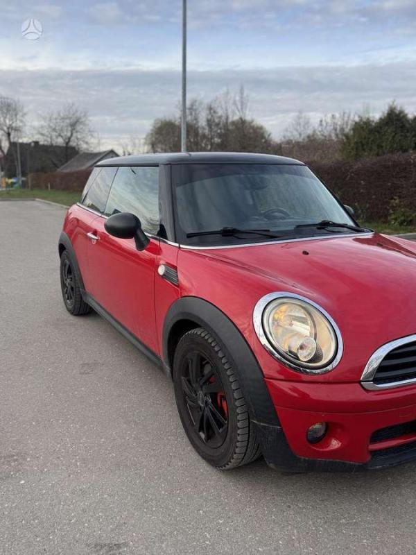 Red MINI One 2010 in Kretinga, with an engine capacity of 1.56 L and mileage of 319 thousand km for 3000 €, photo 2 on AUTOMOTO.COM.LV