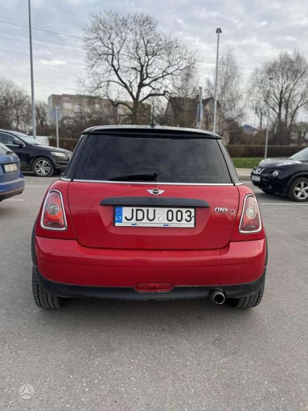 Red MINI One 2010 in Kretinga, with an engine capacity of 1.56 L and mileage of 319 thousand km for 3000 €, photo 4 on AUTOMOTO.COM.LV