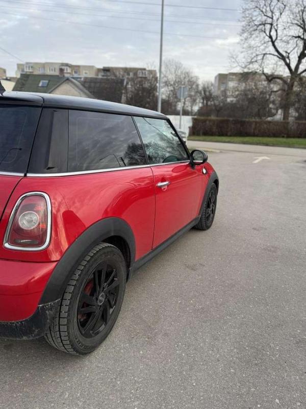 Red MINI One 2010 in Kretinga, with an engine capacity of 1.56 L and mileage of 319 thousand km for 3000 €, photo 5 on AUTOMOTO.COM.LV