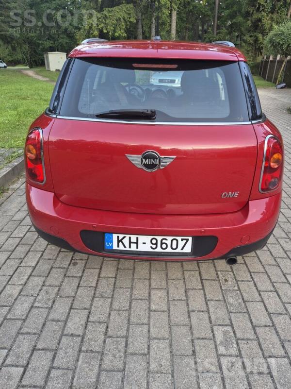 Red MINI One 2013 in Ogre, with an engine capacity of 1.60 L and mileage of 232 thousand km for 3880 €, photo 4 on AUTOMOTO.COM.LV