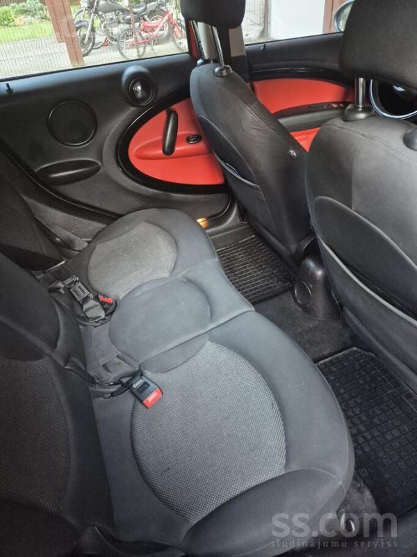 Red MINI One 2013 in Ogre, with an engine capacity of 1.60 L and mileage of 232 thousand km for 3880 €, photo 8 on AUTOMOTO.COM.LV