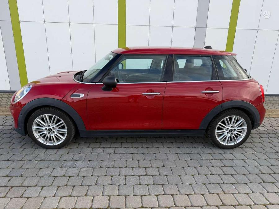 Red MINI One 2015 in Raseiniai, with an engine capacity of 1.20 L and mileage of 148 thousand km for 6900 €, photo 3 on AUTOMOTO.COM.LV