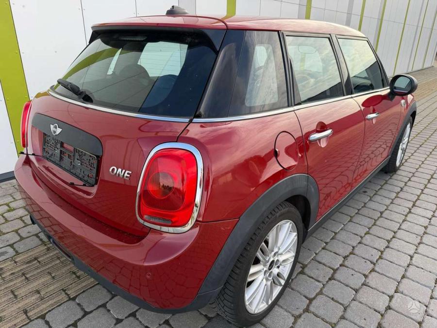 Red MINI One 2015 in Raseiniai, with an engine capacity of 1.20 L and mileage of 148 thousand km for 6900 €, photo 6 on AUTOMOTO.COM.LV