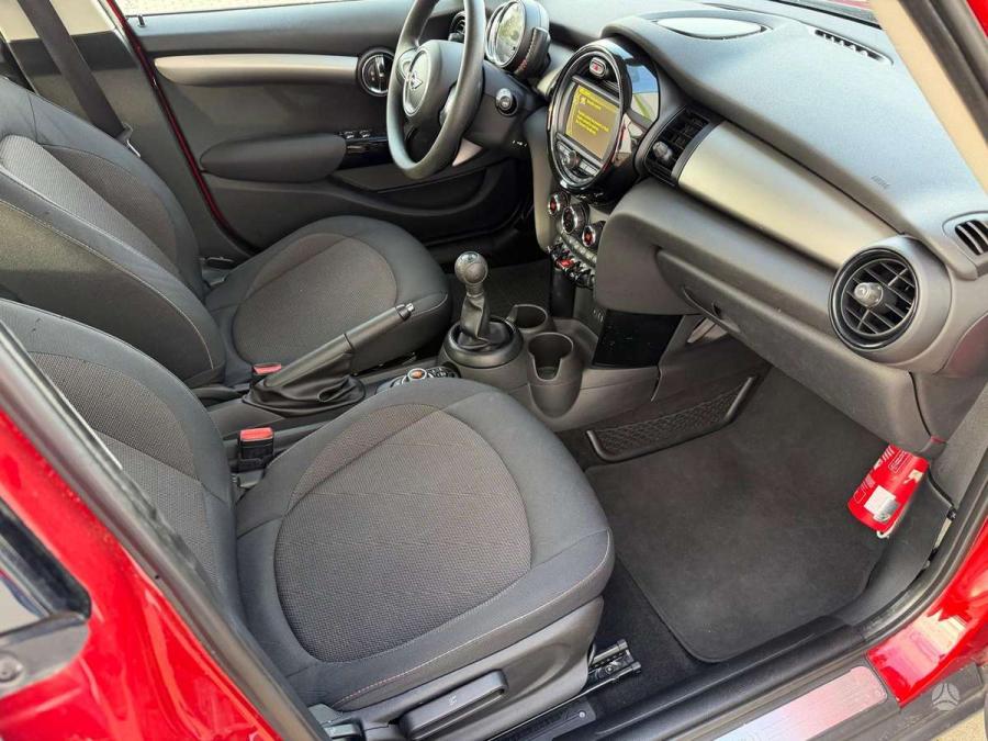 Red MINI One 2015 in Raseiniai, with an engine capacity of 1.20 L and mileage of 148 thousand km for 6900 €, photo 12 on AUTOMOTO.COM.LV