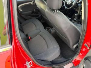 Red MINI One 2015 in Raseiniai, with an engine capacity of 1.20 L and mileage of 148 thousand km for 6900 €, photo 16 on AUTOMOTO.COM.LV