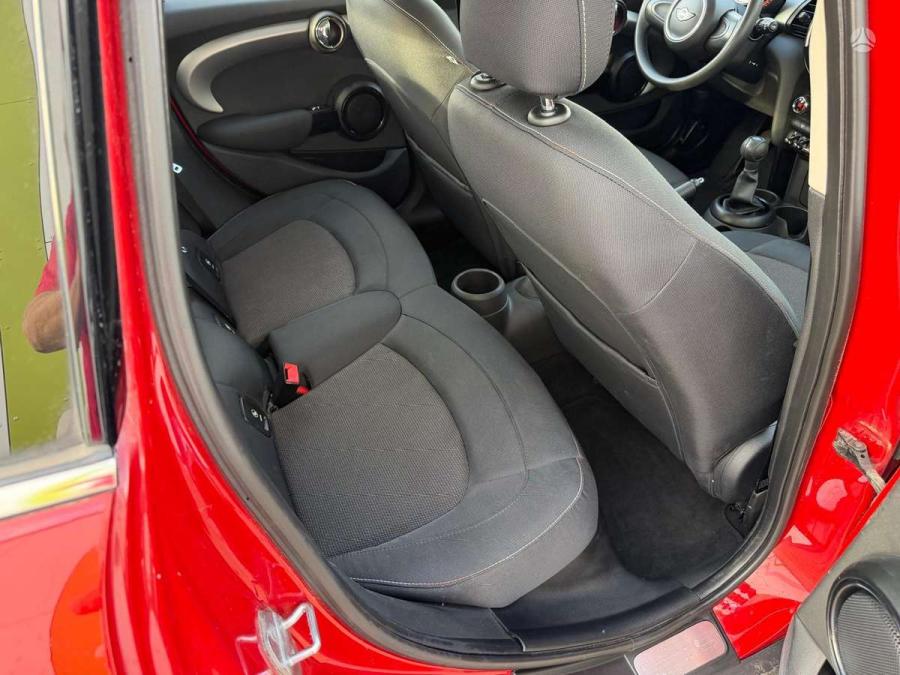 Red MINI One 2015 in Raseiniai, with an engine capacity of 1.20 L and mileage of 148 thousand km for 6900 €, photo 16 on AUTOMOTO.COM.LV