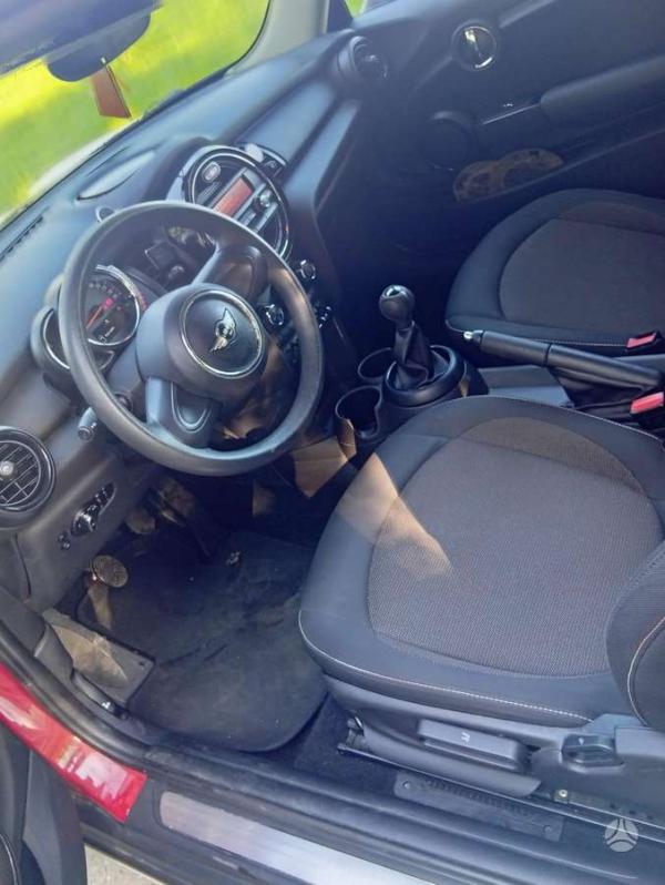 Red MINI One 2016 in Kaunas, with an engine capacity of 1.20 L and mileage of 120 thousand km for 2750 €, photo 4 on AUTOMOTO.COM.LV