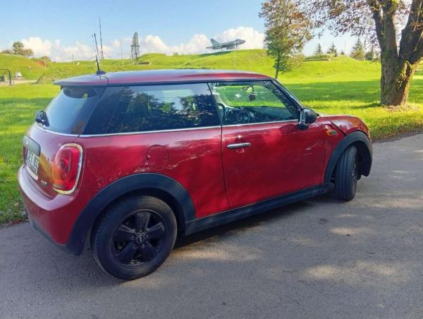 Red MINI One 2016 in Kaunas, with an engine capacity of 1.20 L and mileage of 120 thousand km for 2750 €, photo 6 on AUTOMOTO.COM.LV