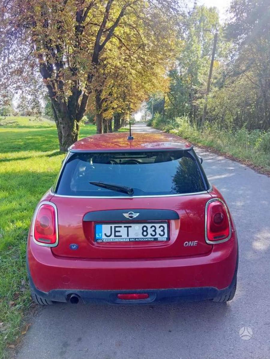 Red MINI One 2016 in Kaunas, with an engine capacity of 1.20 L and mileage of 120 thousand km for 2750 €, photo 7 on AUTOMOTO.COM.LV