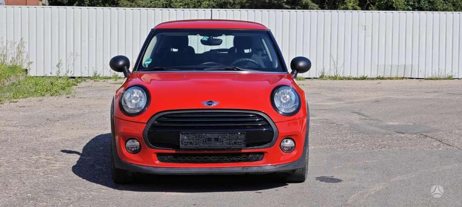 Red MINI One 2017 in Utena, with an engine capacity of 1.20 L and mileage of 118 thousand km for 5350 €, photo 8 on AUTOMOTO.COM.LV