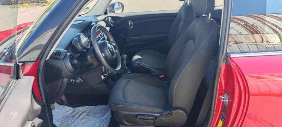 Red MINI One 2017 in Utena, with an engine capacity of 1.20 L and mileage of 118 thousand km for 5350 €, photo 10 on AUTOMOTO.COM.LV