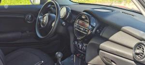 Red MINI One 2017 in Utena, with an engine capacity of 1.20 L and mileage of 118 thousand km for 5350 €, photo 12 on AUTOMOTO.COM.LV