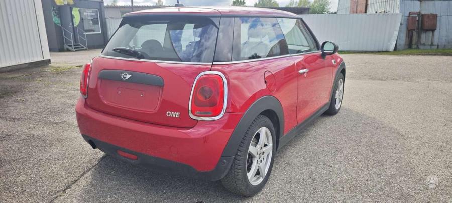 Red MINI One 2017 in Utena, with an engine capacity of 1.20 L and mileage of 118 thousand km for 4990 €, photo 6 on AUTOMOTO.COM.LV