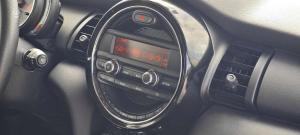 Red MINI One 2017 in Utena, with an engine capacity of 1.20 L and mileage of 118 thousand km for 4990 €, photo 16 on AUTOMOTO.COM.LV