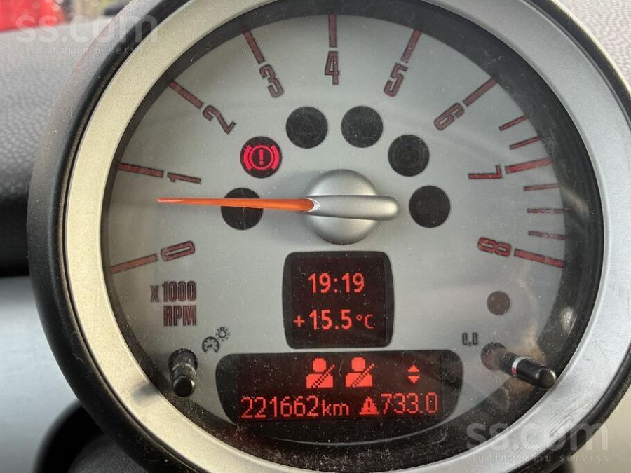 Red MINI One 2010 in Ogre, with an engine capacity of 1.60 L and mileage of 222 thousand km for 3300 €, photo 8 on AUTOMOTO.COM.LV