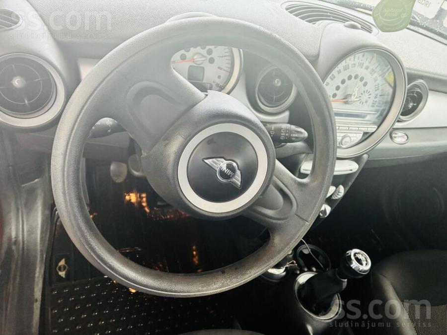 Red MINI One 2010 in Ogre, with an engine capacity of 1.60 L and mileage of 222 thousand km for 3300 €, photo 9 on AUTOMOTO.COM.LV