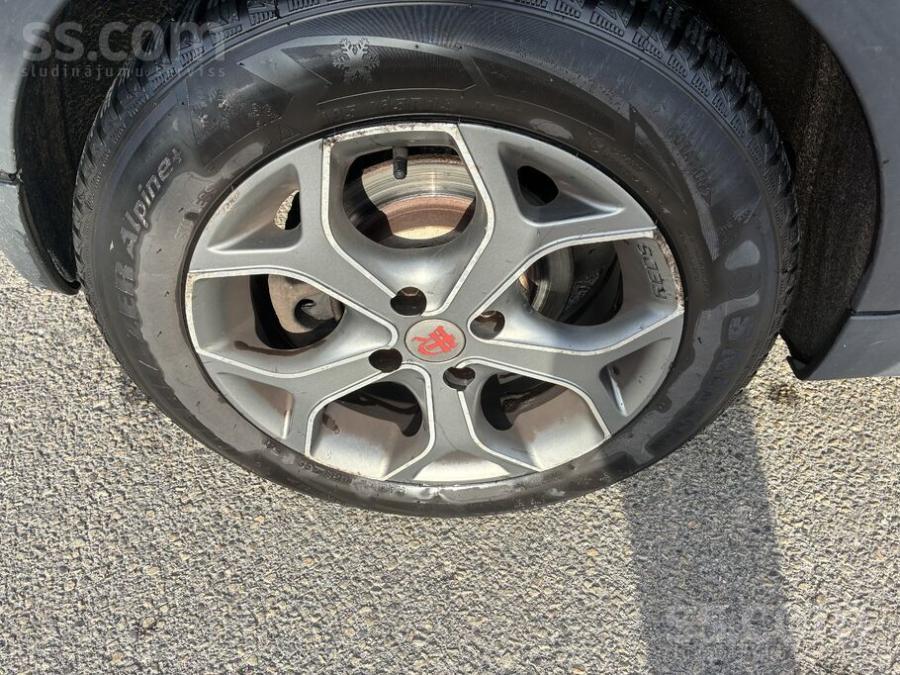 Red MINI One 2010 in Ogre, with an engine capacity of 1.60 L and mileage of 222 thousand km for 3300 €, photo 11 on AUTOMOTO.COM.LV