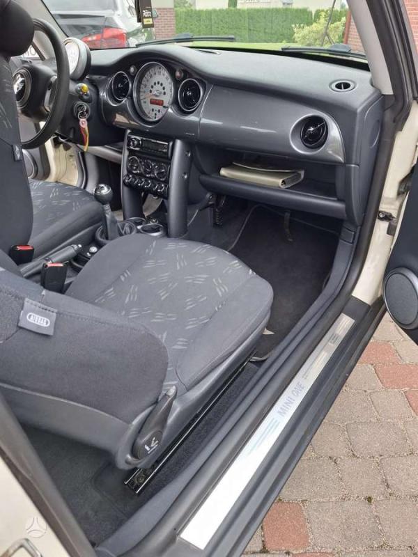 Balts MINI One 2006 Alīta, ar dzinēja tilpumu 1.60 L un nobraukumu 227 tūkst. km par 1450 €, foto 9 vietnē AUTOMOTO.COM.LV