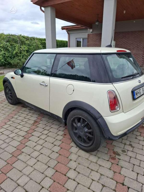 White MINI One 2006 in Alytus, with an engine capacity of 1.60 L and mileage of 227 thousand km for 1450 €, photo 3 on AUTOMOTO.COM.LV