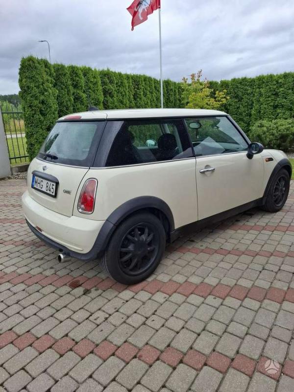 White MINI One 2006 in Alytus, with an engine capacity of 1.60 L and mileage of 227 thousand km for 1450 €, photo 4 on AUTOMOTO.COM.LV
