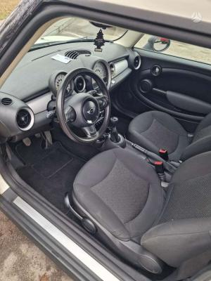 White MINI One 2011 in Alytus, with an engine capacity of 1.60 L and mileage of 155 thousand km for 2800 €, photo 5 on AUTOMOTO.COM.LV
