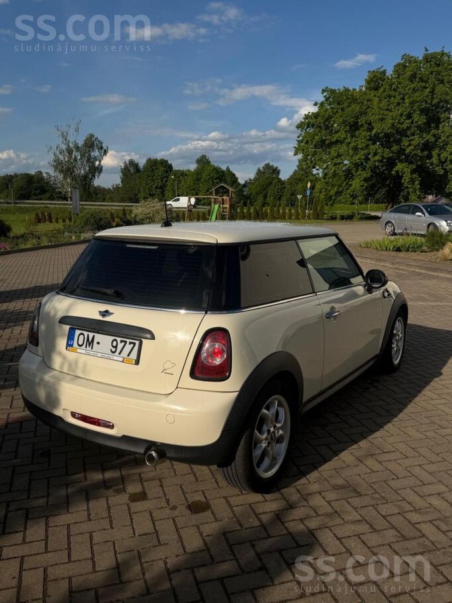 White MINI One 2013 in Rezekne, with an engine capacity of 1.60 L and mileage of 172 thousand km for 5990 €, photo 4 on AUTOMOTO.COM.LV