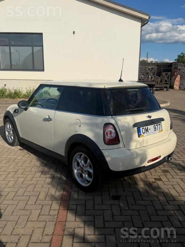 White MINI One 2013 in Rezekne, with an engine capacity of 1.60 L and mileage of 172 thousand km for 5990 €, photo 5 on AUTOMOTO.COM.LV