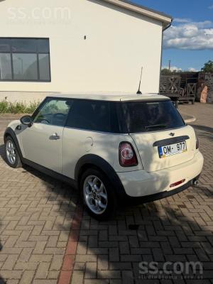 White MINI One 2013 in Rezekne, with an engine capacity of 1.60 L and mileage of 172 thousand km for 5990 €, photo 6 on AUTOMOTO.COM.LV