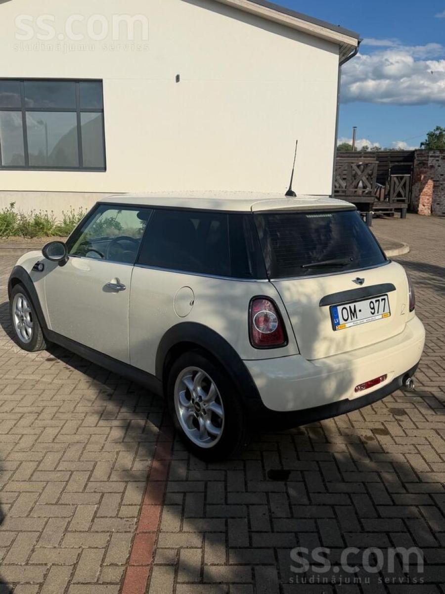 White MINI One 2013 in Rezekne, with an engine capacity of 1.60 L and mileage of 172 thousand km for 5990 €, photo 6 on AUTOMOTO.COM.LV