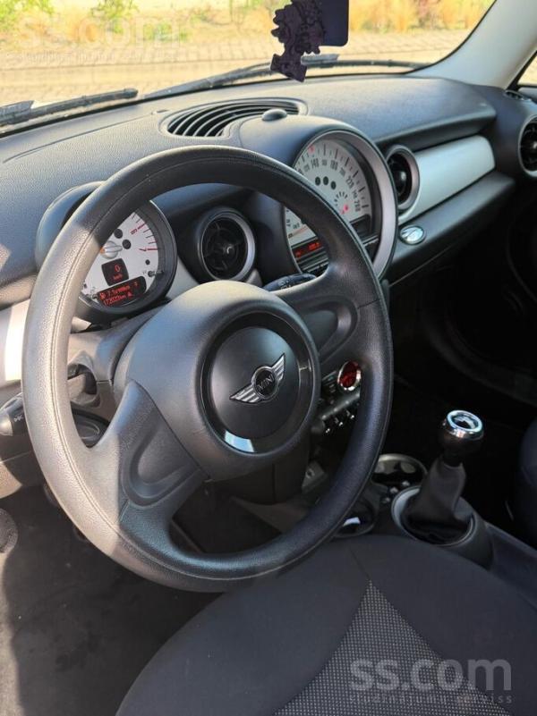 White MINI One 2013 in Rezekne, with an engine capacity of 1.60 L and mileage of 172 thousand km for 5990 €, photo 6 on AUTOMOTO.COM.LV