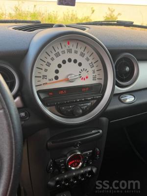 White MINI One 2013 in Rezekne, with an engine capacity of 1.60 L and mileage of 172 thousand km for 5990 €, photo 8 on AUTOMOTO.COM.LV