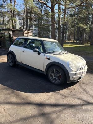 Balts MINI One 2004 Jūrmala, ar dzinēja tilpumu 1.40 L un nobraukumu 317 tūkst. km par 1700 €, foto 3 vietnē AUTOMOTO.COM.LV