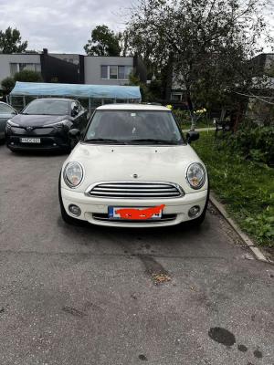 Balts MINI One 2007 Kauņa, ar dzinēja tilpumu 1.40 L un nobraukumu 165 tūkst. km par 3600 €, foto  vietnē AUTOMOTO.COM.LV