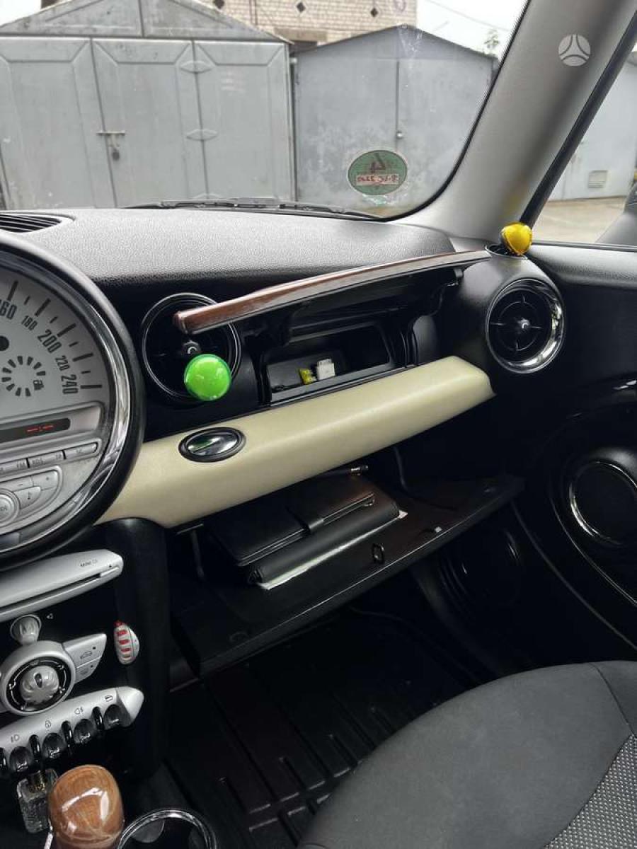 Balts MINI One 2007 Kauņa, ar dzinēja tilpumu 1.40 L un nobraukumu 165 tūkst. km par 3600 €, foto 16 vietnē AUTOMOTO.COM.LV