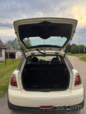White MINI One 2008 in Jekabpils, with an engine capacity of 1.40 L and mileage of 273 thousand km for 1700 €, photo 5 on AUTOMOTO.COM.LV