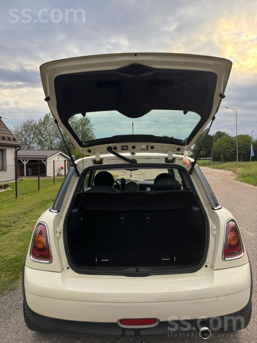 White MINI One 2008 in Jekabpils, with an engine capacity of 1.40 L and mileage of 273 thousand km for 1700 €, photo 5 on AUTOMOTO.COM.LV