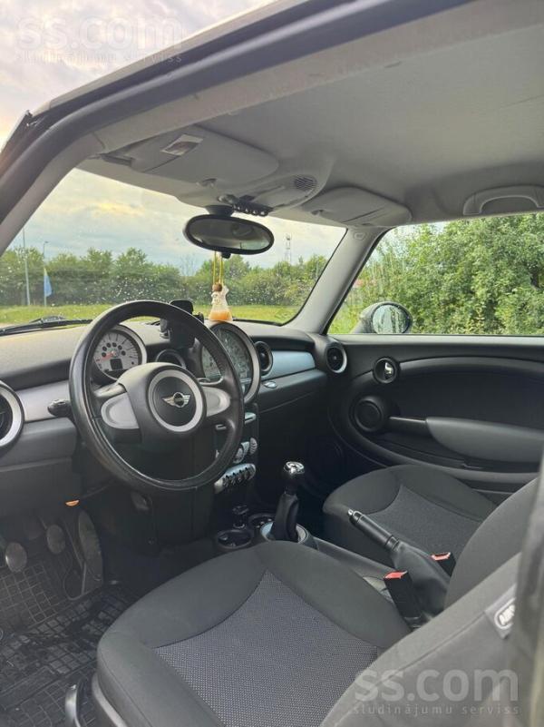 White MINI One 2008 in Jekabpils, with an engine capacity of 1.40 L and mileage of 273 thousand km for 1700 €, photo 9 on AUTOMOTO.COM.LV