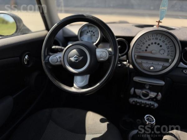 Balts MINI One 2010 Rīga, ar dzinēja tilpumu 1.60 L un nobraukumu 387 tūkst. km par 2300 €, foto 4 vietnē AUTOMOTO.COM.LV