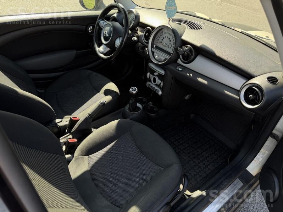 Balts MINI One 2010 Rīga, ar dzinēja tilpumu 1.60 L un nobraukumu 387 tūkst. km par 2300 €, foto 7 vietnē AUTOMOTO.COM.LV