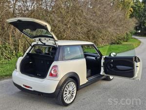 White MINI One 2010 in Jekabpils, with an engine capacity of 1.60 L and mileage of 244 thousand km for 3490 €, photo 13 on AUTOMOTO.COM.LV