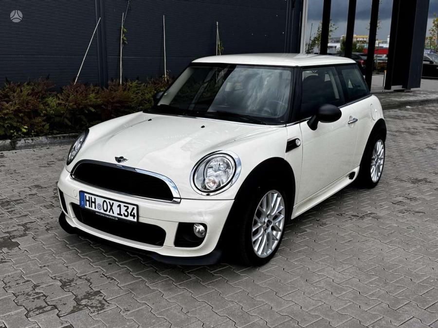 White MINI One 2013 in Vilnius, with an engine capacity of 1.60 L and mileage of 219 thousand km for 4150 €, photo 1 on AUTOMOTO.COM.LV