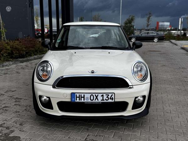 White MINI One 2013 in Vilnius, with an engine capacity of 1.60 L and mileage of 219 thousand km for 4150 €, photo 2 on AUTOMOTO.COM.LV
