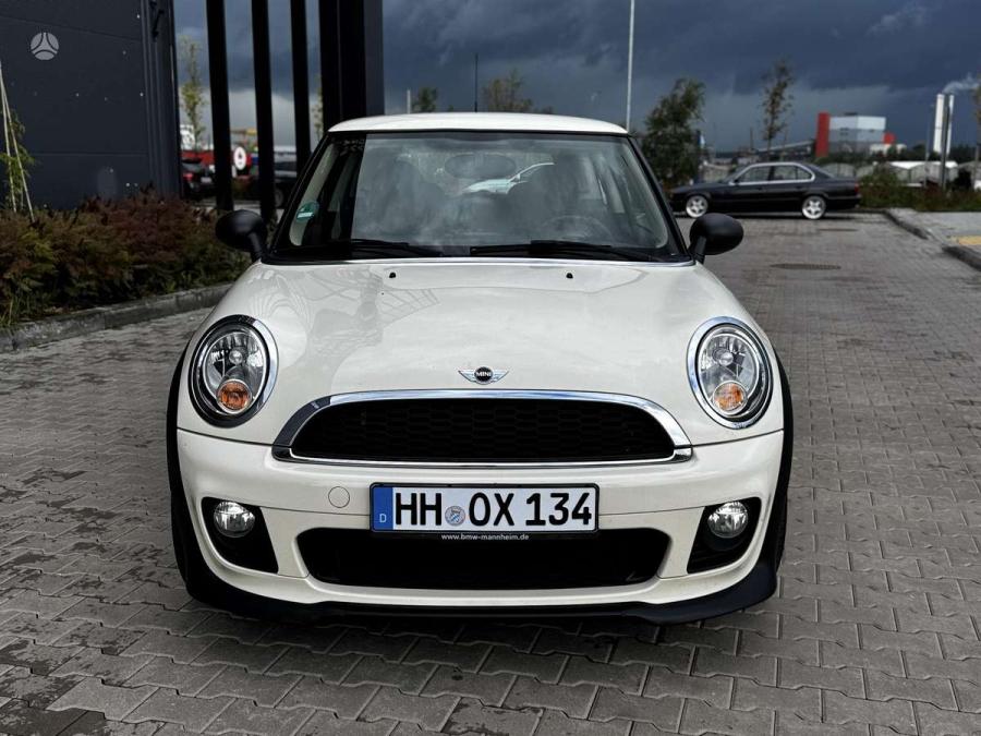 White MINI One 2013 in Vilnius, with an engine capacity of 1.60 L and mileage of 219 thousand km for 4150 €, photo 3 on AUTOMOTO.COM.LV