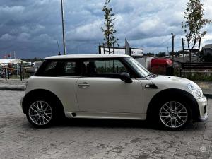 White MINI One 2013 in Vilnius, with an engine capacity of 1.60 L and mileage of 219 thousand km for 4150 €, photo 5 on AUTOMOTO.COM.LV