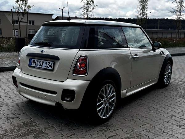 White MINI One 2013 in Vilnius, with an engine capacity of 1.60 L and mileage of 219 thousand km for 4150 €, photo 5 on AUTOMOTO.COM.LV
