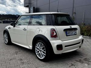 White MINI One 2013 in Vilnius, with an engine capacity of 1.60 L and mileage of 219 thousand km for 4150 €, photo 8 on AUTOMOTO.COM.LV